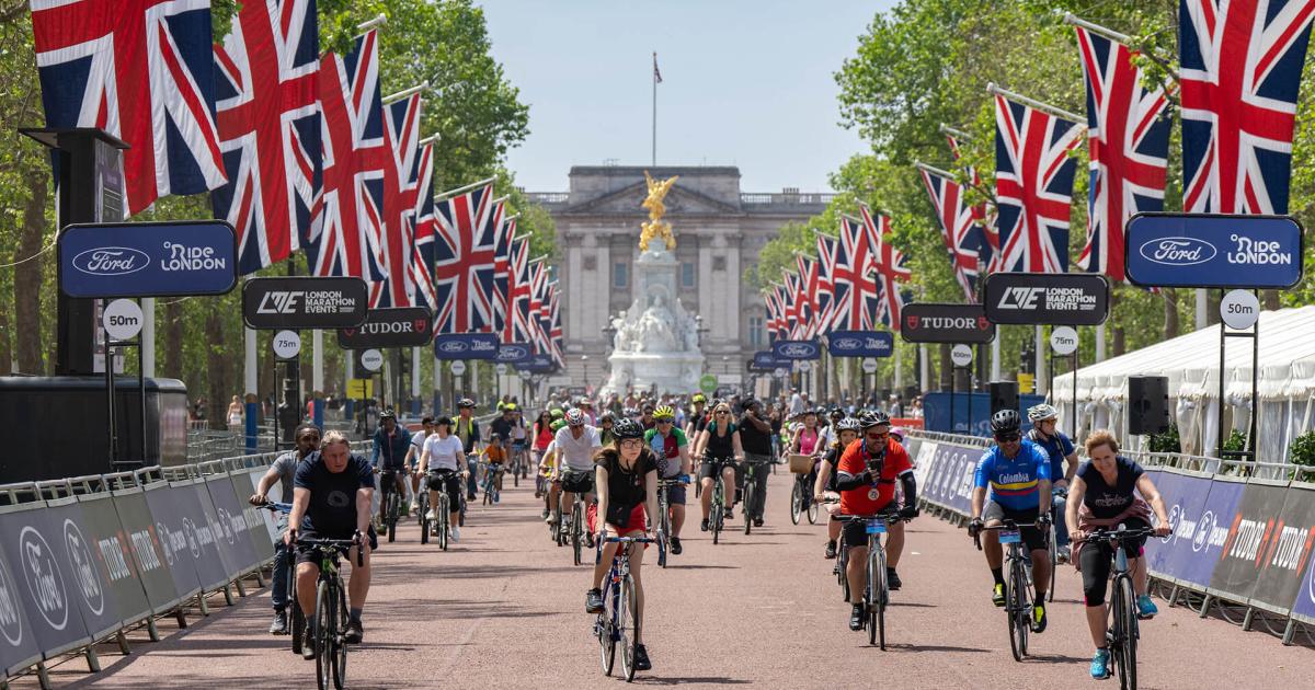 Thousands of riders cruise through heart of city | London Marathon Events